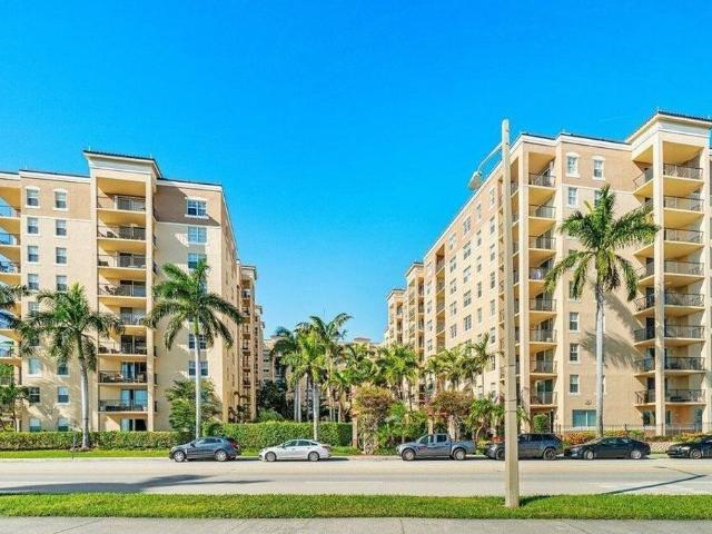 Luxury apartment complex for rent in West Palm Beach, Florida