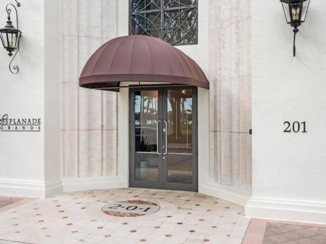 Luxury apartment complex for rent in West Palm Beach, Florida