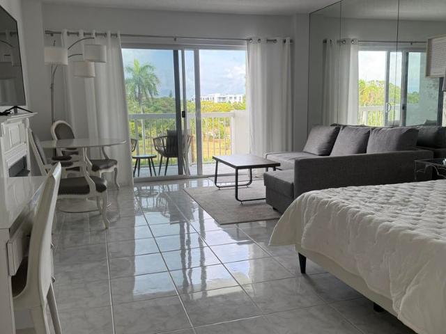 Luxury apartment complex for rent in West Palm Beach, Florida