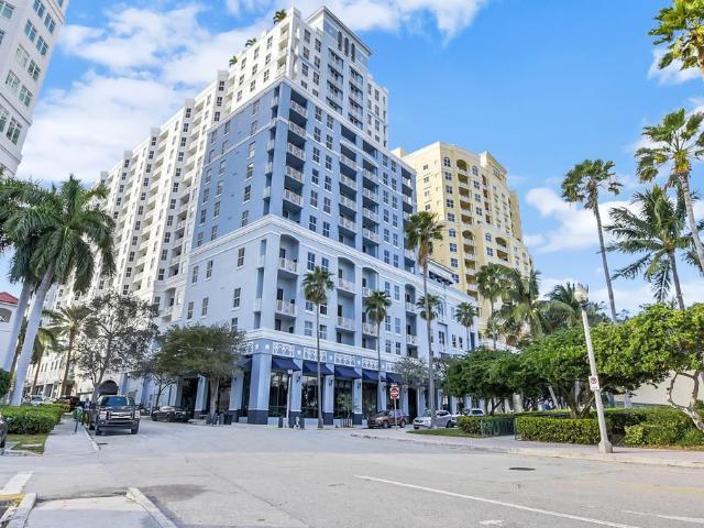Luxury apartment complex for rent in West Palm Beach, Florida