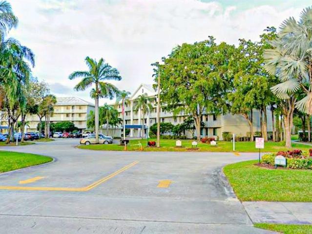 Luxury apartment complex for rent in West Palm Beach, Florida