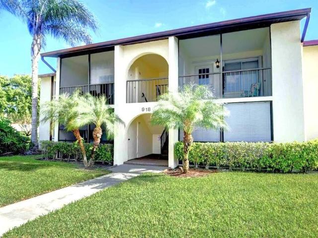 Luxury apartment complex for rent in West Palm Beach, Florida