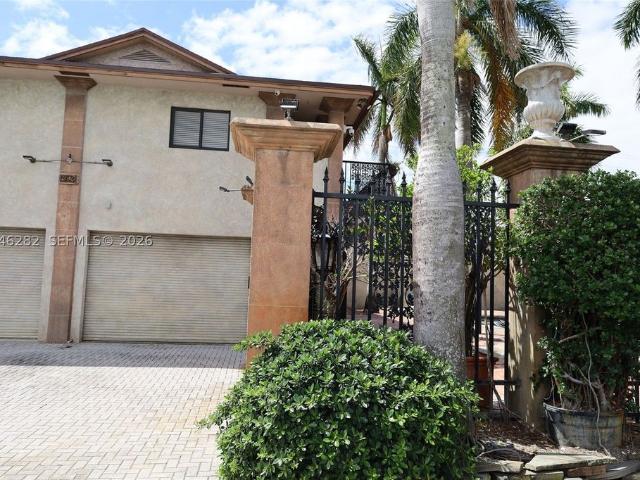 Luxury apartment complex for rent in West Palm Beach, Florida