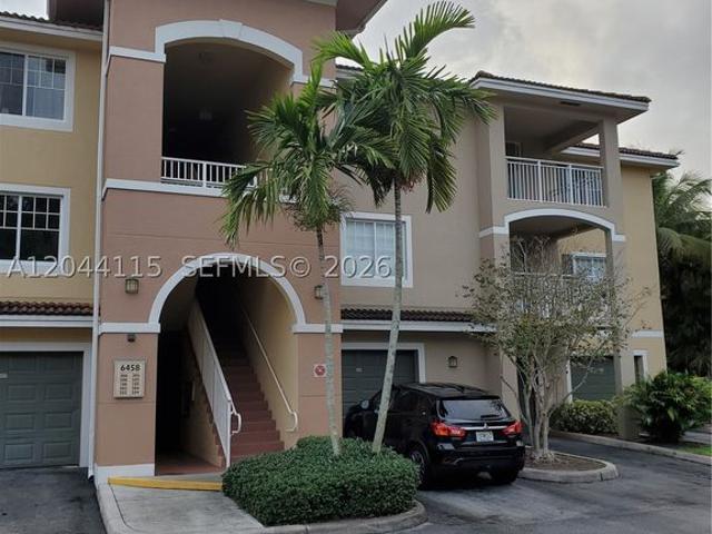 Luxury apartment complex for rent in West Palm Beach, Florida