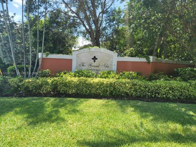 Luxury apartment complex for rent in West Palm Beach, Florida