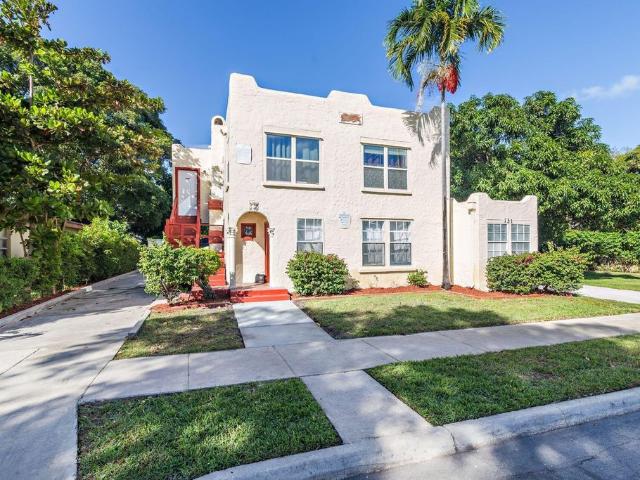 Luxury apartment complex for rent in West Palm Beach, Florida