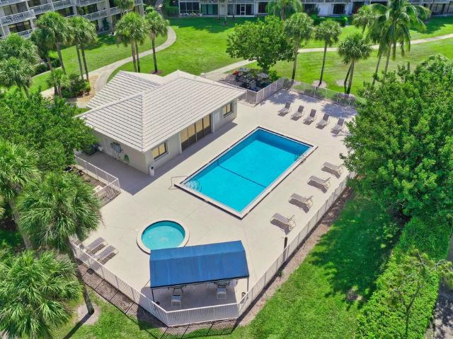 Luxury apartment complex for rent in West Palm Beach, Florida