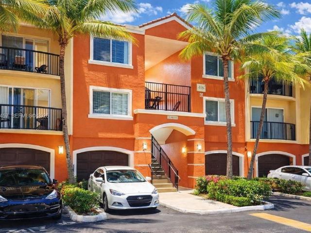 Luxury apartment complex for rent in West Palm Beach, Florida