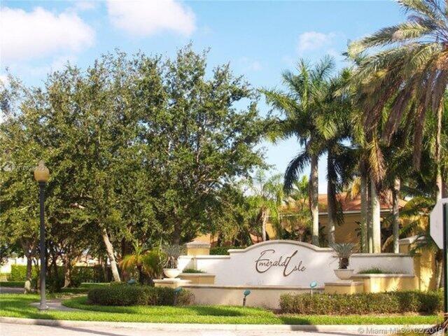 Luxury apartment complex for rent in West Palm Beach, Florida