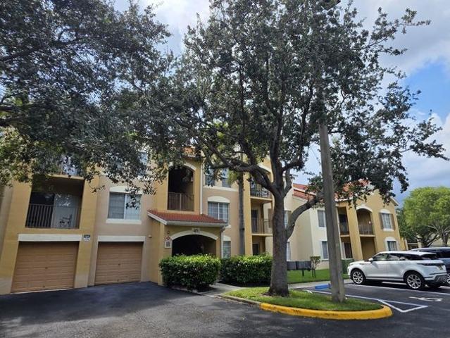 Luxury apartment complex for rent in West Palm Beach, Florida