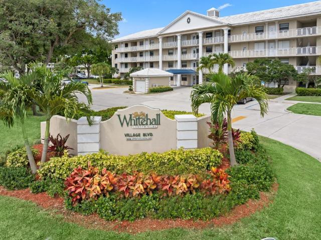 Luxury apartment complex for rent in West Palm Beach, Florida