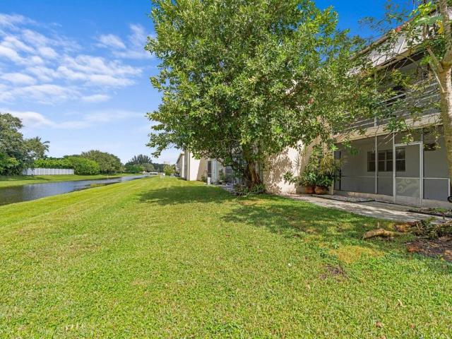 Luxury apartment complex for rent in West Palm Beach, Florida