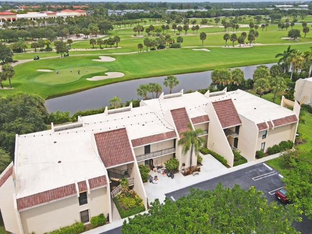 Luxury apartment complex for rent in West Palm Beach, Florida