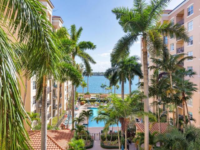 Luxury apartment complex for rent in West Palm Beach, Florida