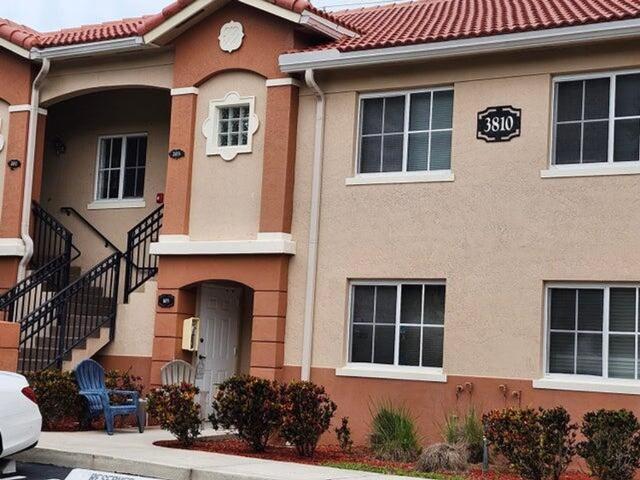 Luxury apartment complex for rent in West Palm Beach, United States