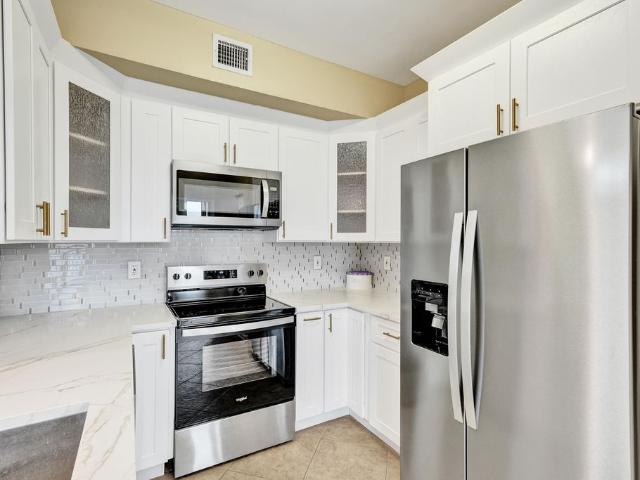 Luxury apartment complex for rent in West Palm Beach, United States