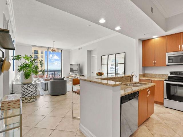 Luxury apartment complex for rent in West Palm Beach, Florida