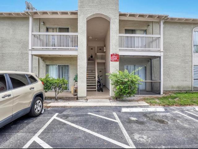 Luxury apartment complex for rent in West Palm Beach, United States
