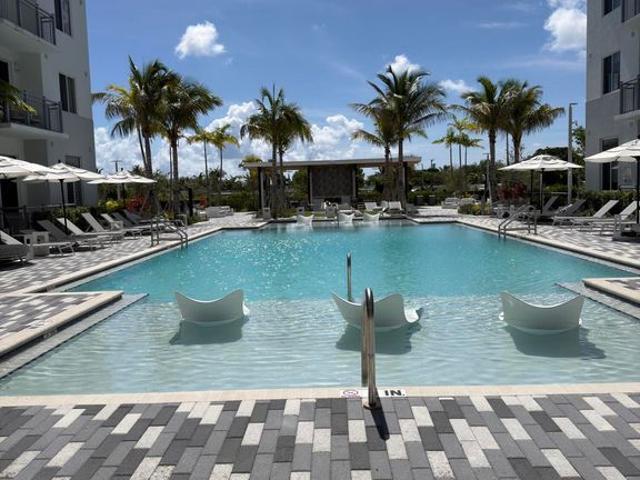 Luxury apartment complex for rent in West Palm Beach, Florida
