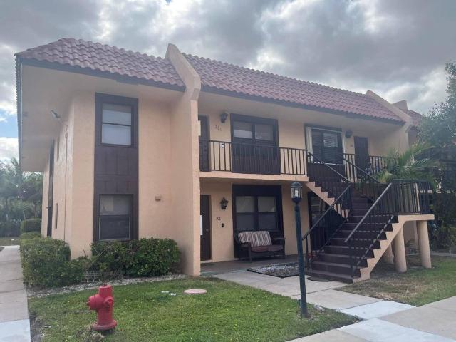 Luxury apartment complex for rent in West Palm Beach, Florida