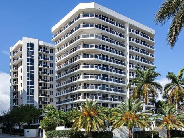 Luxury apartment complex for rent in West Palm Beach, Florida
