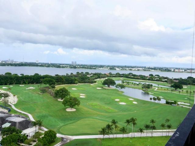 Luxury apartment complex for rent in West Palm Beach, Florida