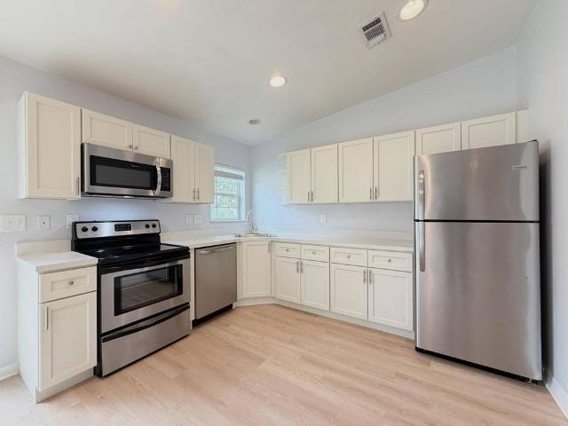 Luxury apartment complex for rent in West Palm Beach, Florida