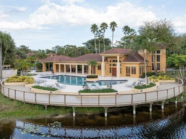 Luxury apartment complex for rent in West Palm Beach, Florida