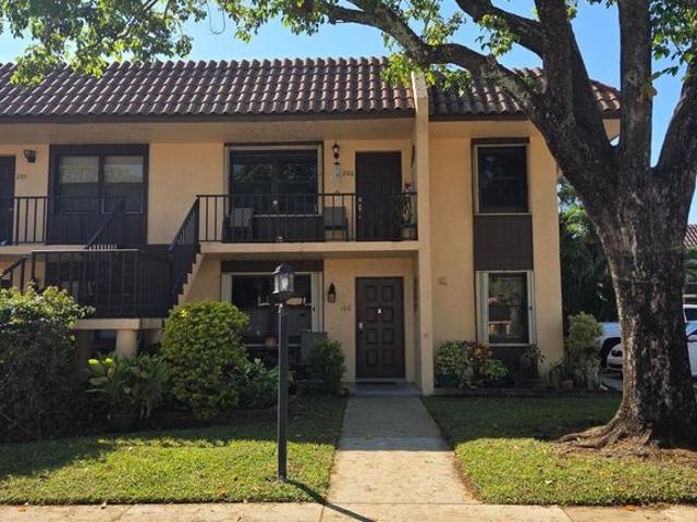 Luxury apartment complex for rent in West Palm Beach, Florida