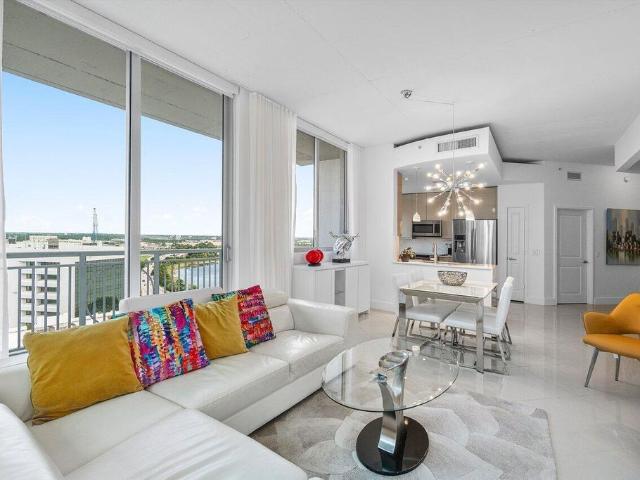 Luxury apartment complex for rent in West Palm Beach, Florida