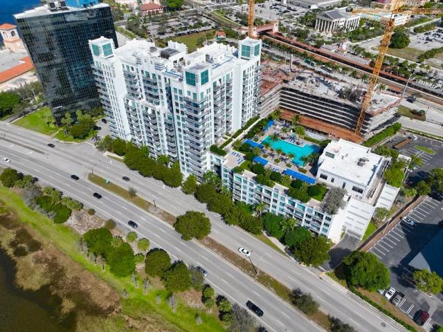 Luxury apartment complex for rent in West Palm Beach, Florida