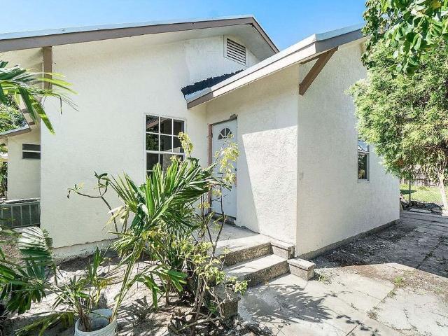 Luxury apartment complex for rent in West Palm Beach, Florida