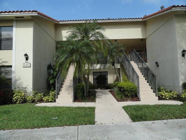 Luxury apartment complex for rent in West Palm Beach, Florida