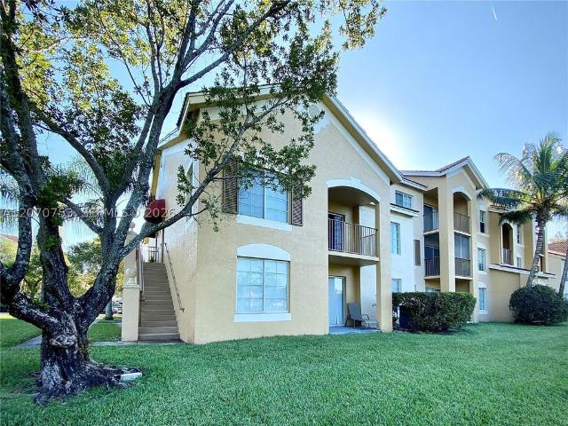 Luxury apartment complex for rent in West Palm Beach, Florida