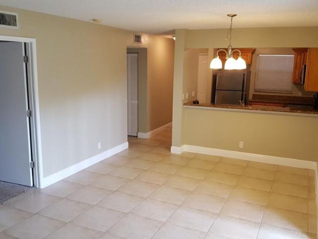 Luxury apartment complex for rent in West Palm Beach, Florida
