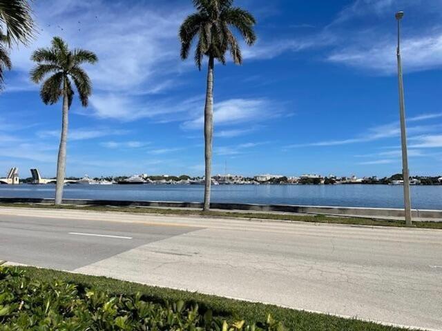 Luxury apartment complex for rent in West Palm Beach, Florida
