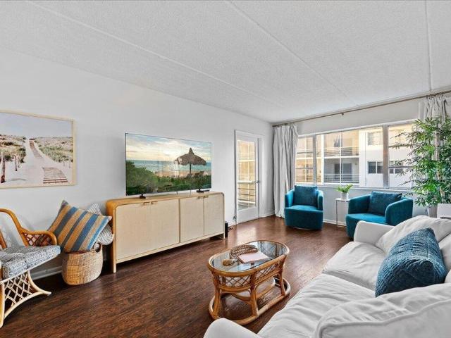 Luxury apartment complex for rent in West Palm Beach, Florida