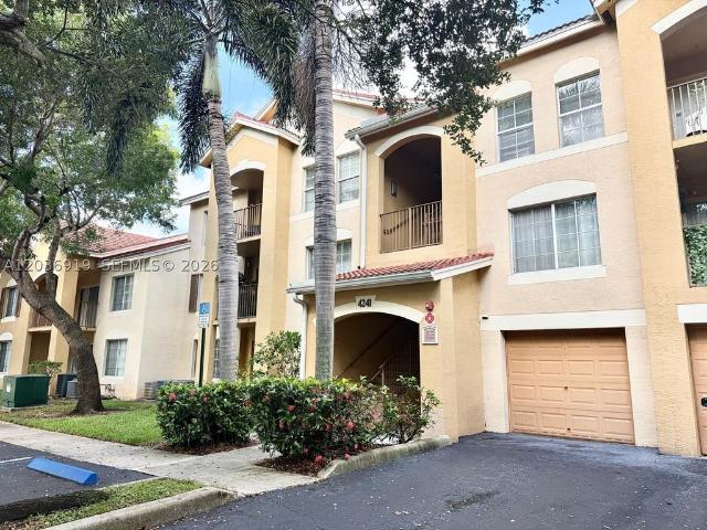 Luxury apartment complex for rent in West Palm Beach, Florida