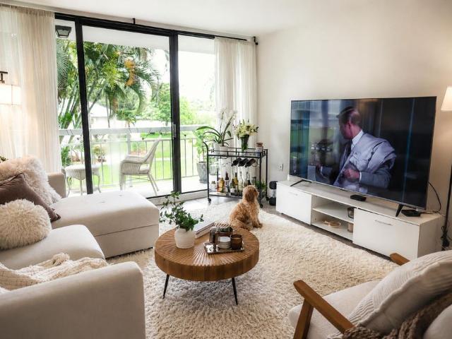 Luxury apartment complex for rent in West Palm Beach, Florida