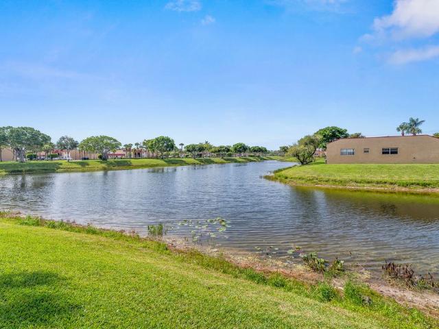 Luxury apartment complex for rent in West Palm Beach, Florida