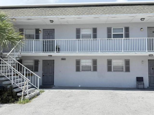 Luxury apartment complex for rent in West Palm Beach, Florida