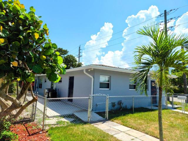 Luxury apartment complex for rent in West Palm Beach, Florida