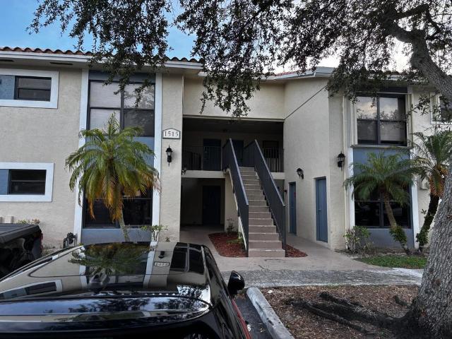 Luxury apartment complex for rent in West Palm Beach, Florida