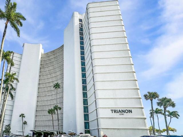 Luxury apartment complex for rent in West Palm Beach, Florida