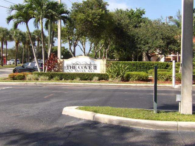 Luxury apartment complex for rent in West Palm Beach, Florida