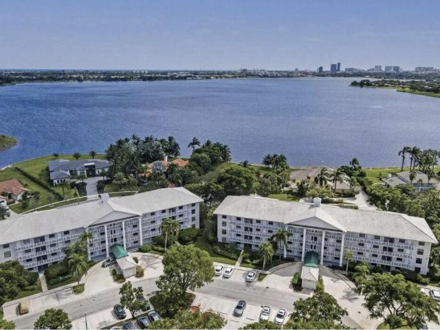 Luxury apartment complex for rent in West Palm Beach, Florida