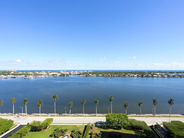 Luxury apartment complex for rent in West Palm Beach, Florida
