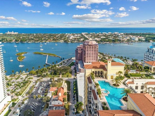 Luxury apartment complex for rent in West Palm Beach, Florida