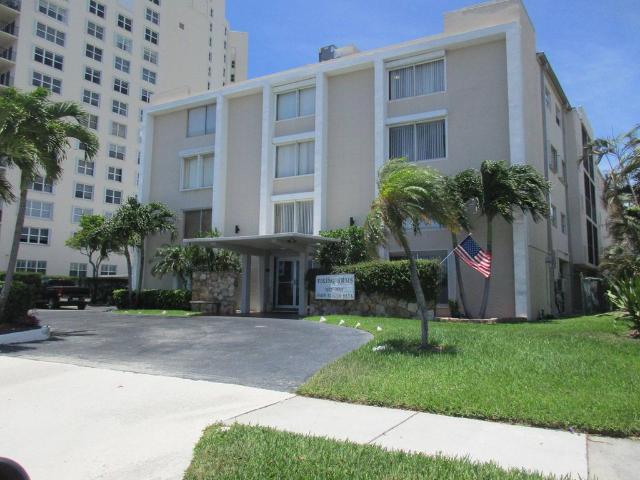 Luxury apartment complex for rent in West Palm Beach, Florida