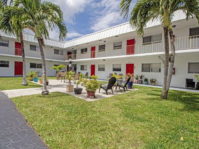 Luxury apartment complex for rent in West Palm Beach, Florida